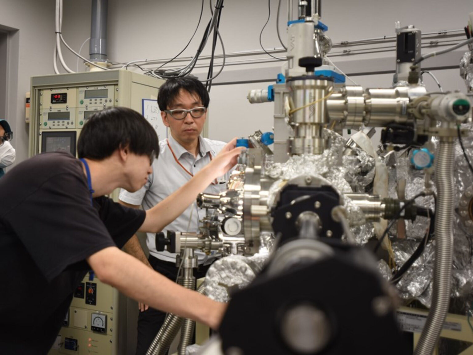 Laboratory Tour | ニューロモルフィックデバイスグループ